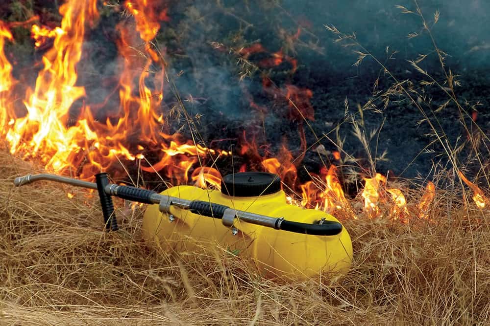 StandBy10™ - 10L Tractor-Mount Portable Hand-Held Fire Fighter | TTi