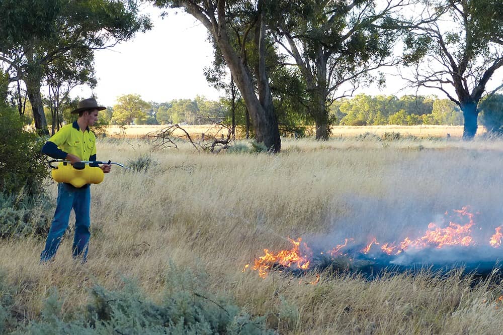 StandBy10™ - 10L Tractor-Mount Portable Hand-Held Fire Fighter | TTi